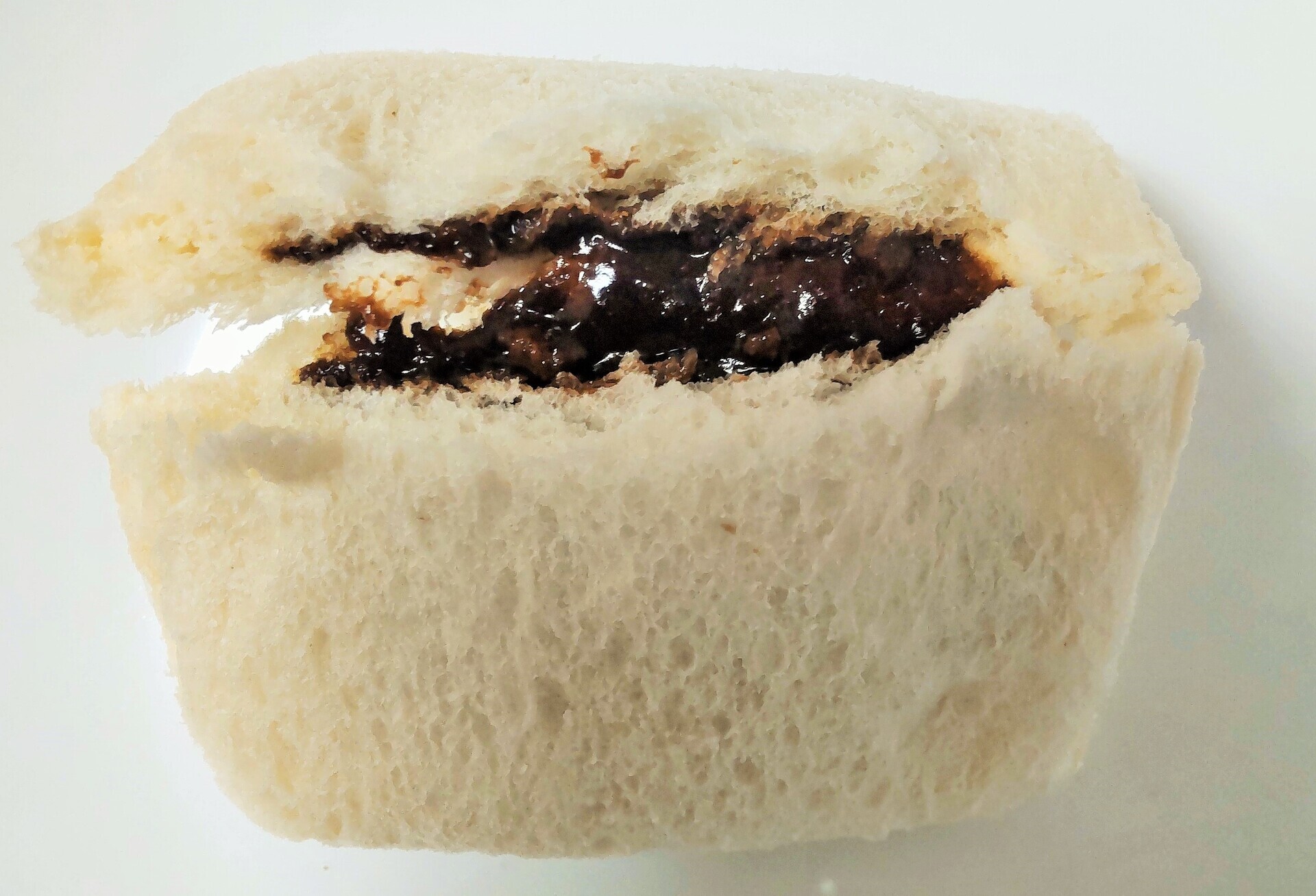 番外編 フジパン スナックサンド ブラックカレー: ご当地レトルトカレーで単身赴任の寂しい夕食