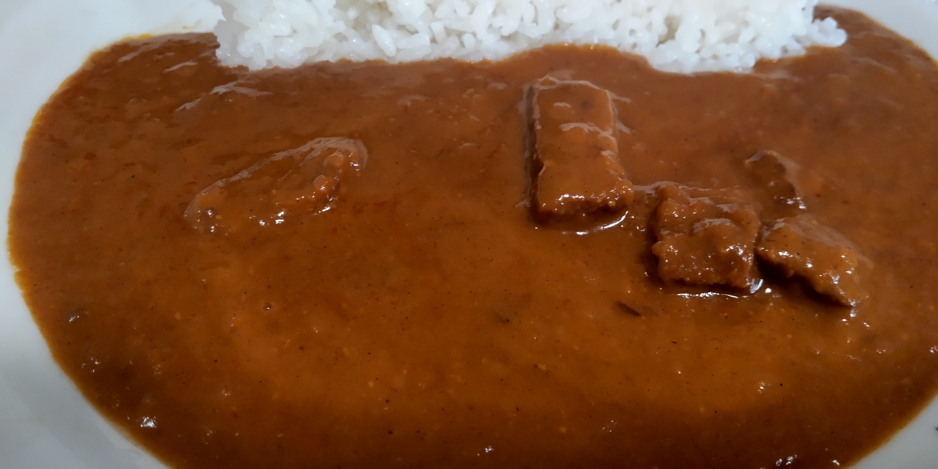 新宿中村屋 スパイス楽しむビーフカリー: ご当地レトルトカレーで単身赴任の寂しい夕食